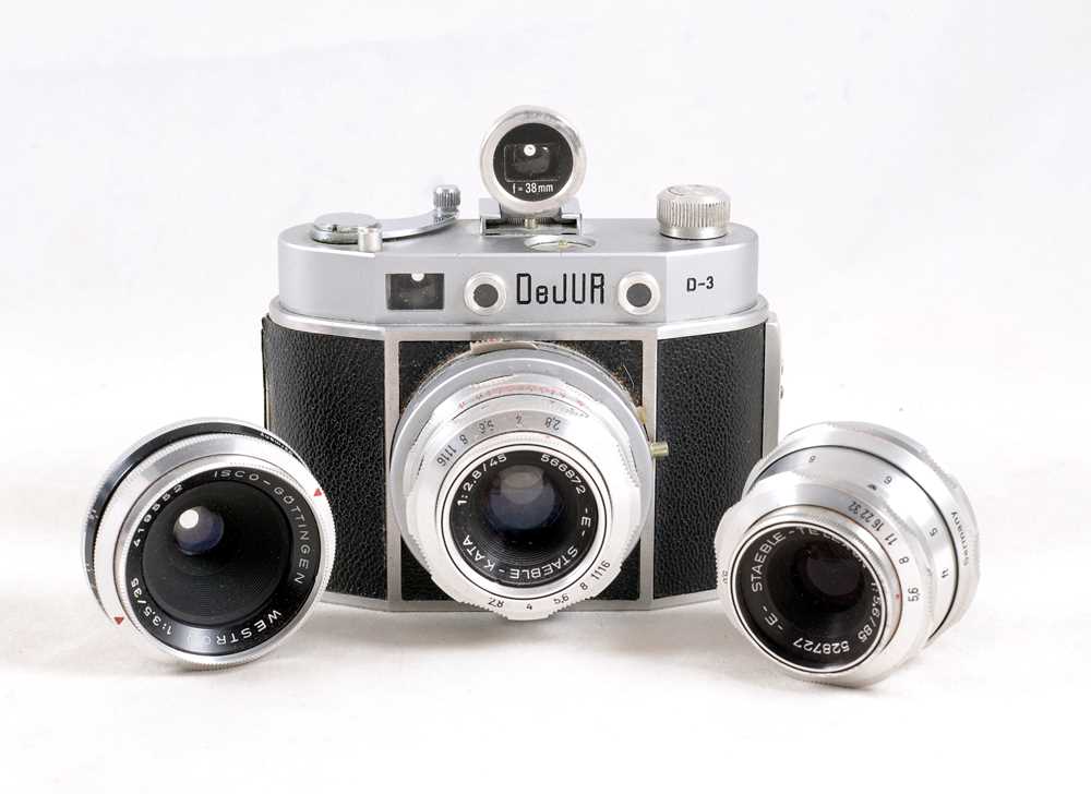 Lot 550 - An Uncommon 3-Lens DeJUR D-3 Outfit.