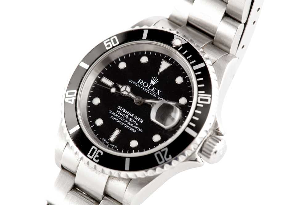 Lot 2 - A ROLEX SUBMARINER MEN'S STAINLESS STEEL