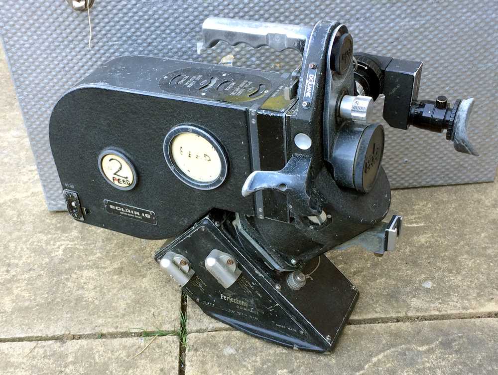 Lot 262 - Éclair NPR 16mm Cine Camera Body with Finder