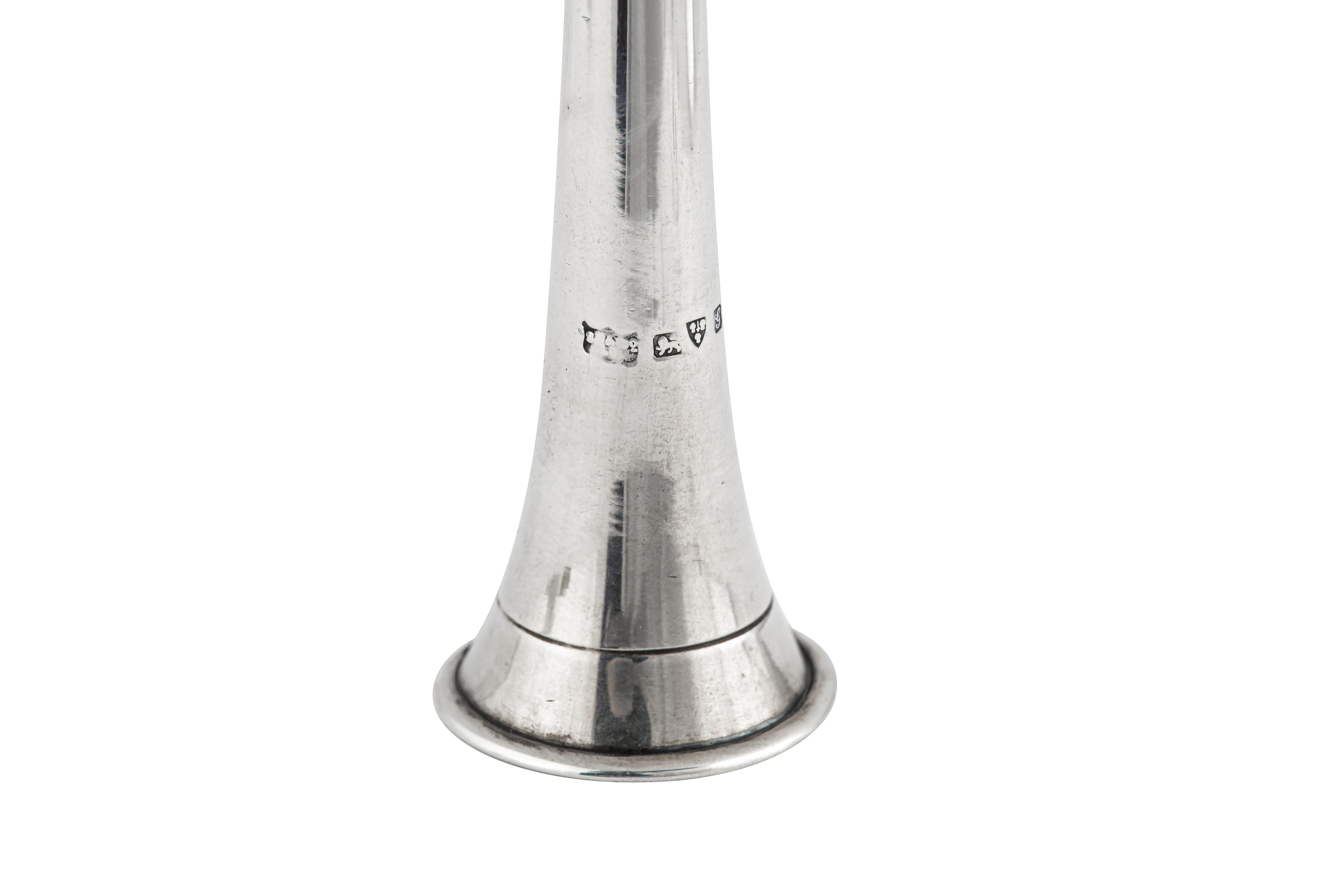 Lot 113 - AN EDWARDIAN STERLING SILVER HUNTING HORN