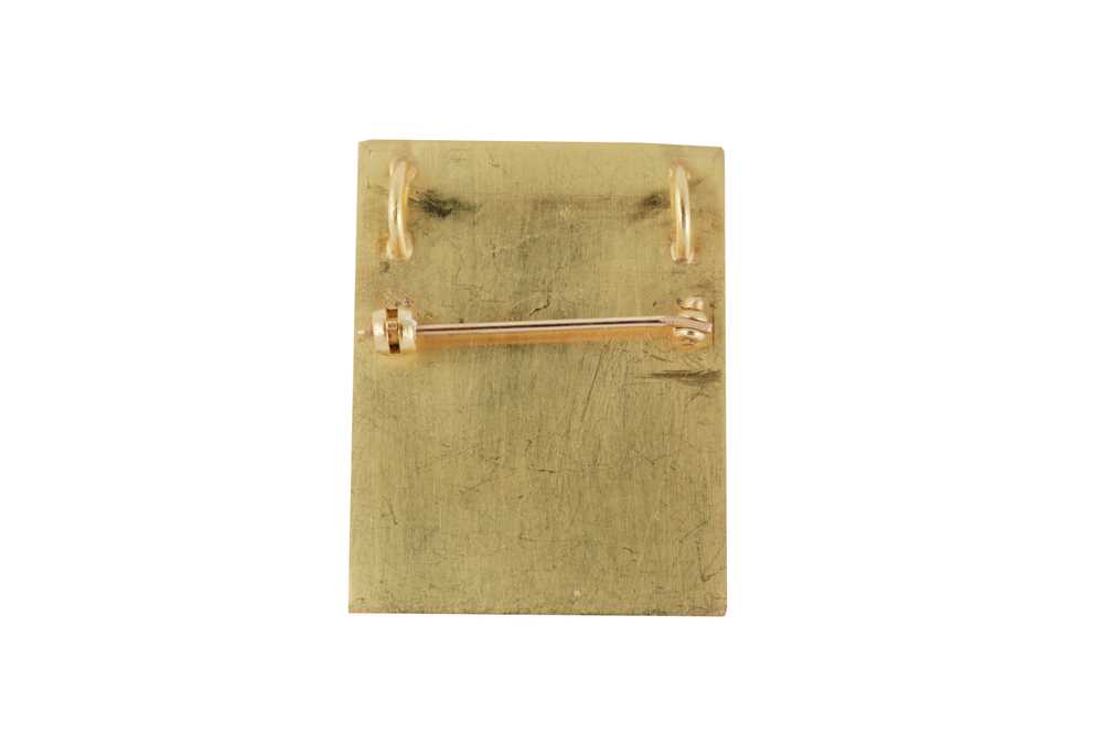 Lot 89 - A RECTANGULAR BROOCH/PENDANT