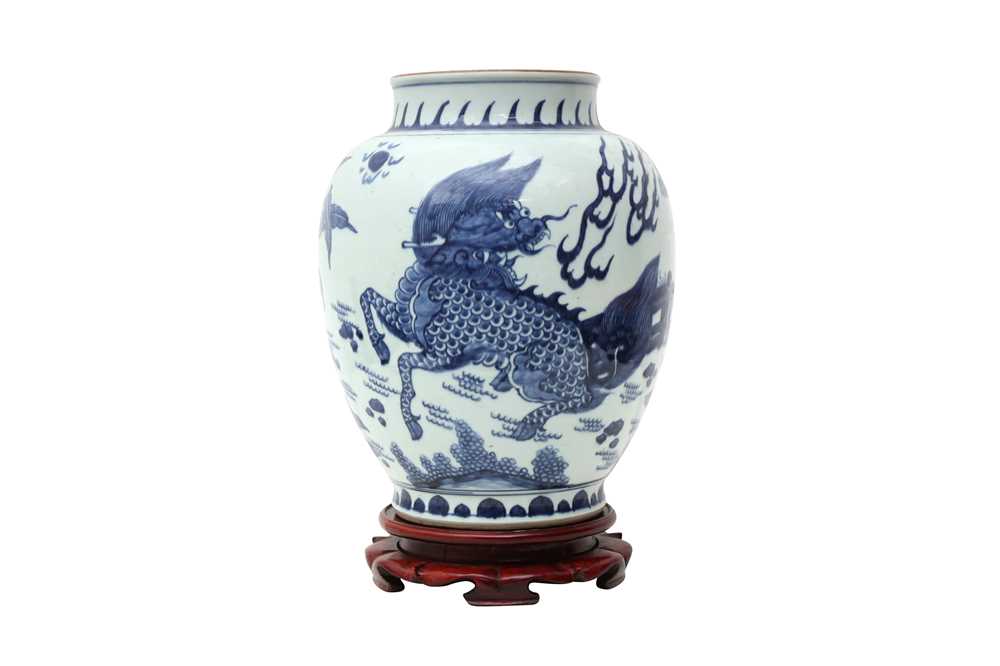 Lot 443 - A CHINESE BLUE AND WHITE 'MYTHICAL BEASTS'