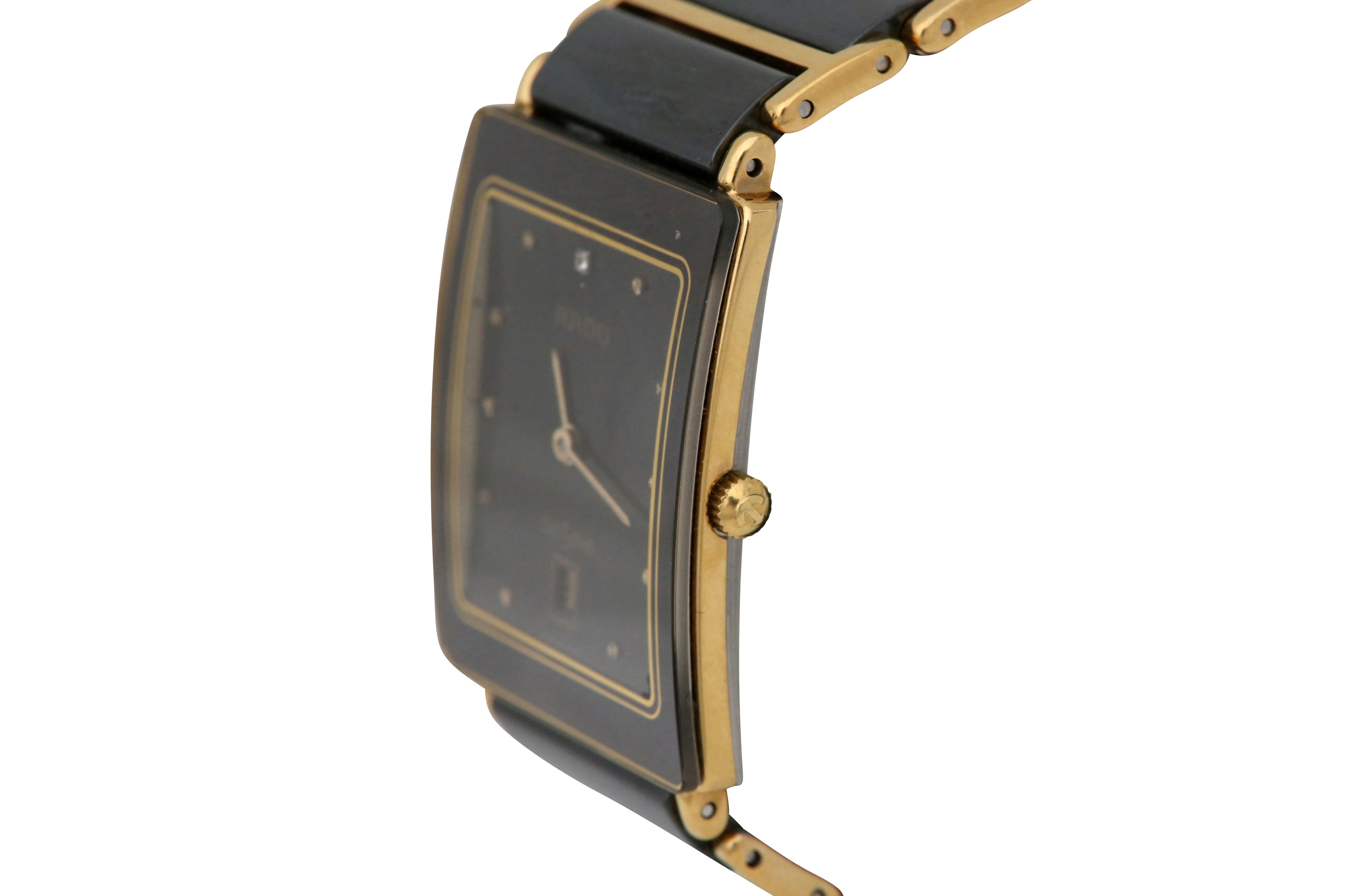 Lot 37 - A LADIES RADO GOLD PLATED AND CERAMIC QUARTZ