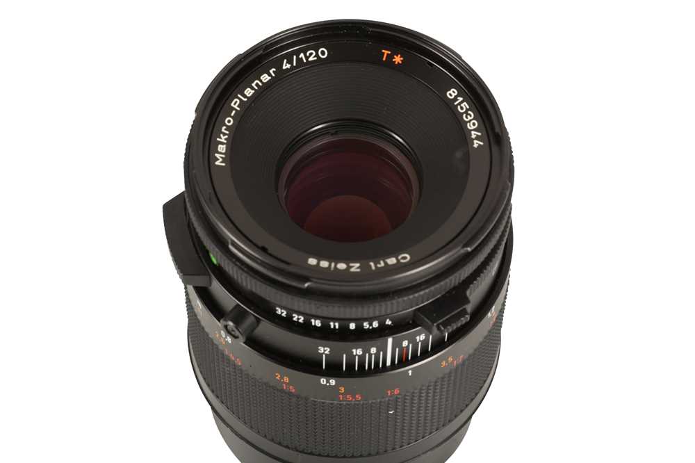 Lot 220 - A Carl Zeiss 120mm f/4 Makro-Planar CF Lens
