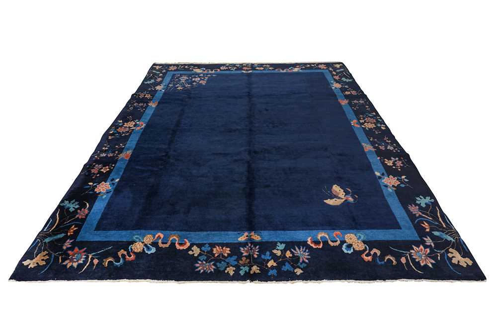Lot 34 - A FINE CONTINENTAL QUALITY CHINESE CARPET