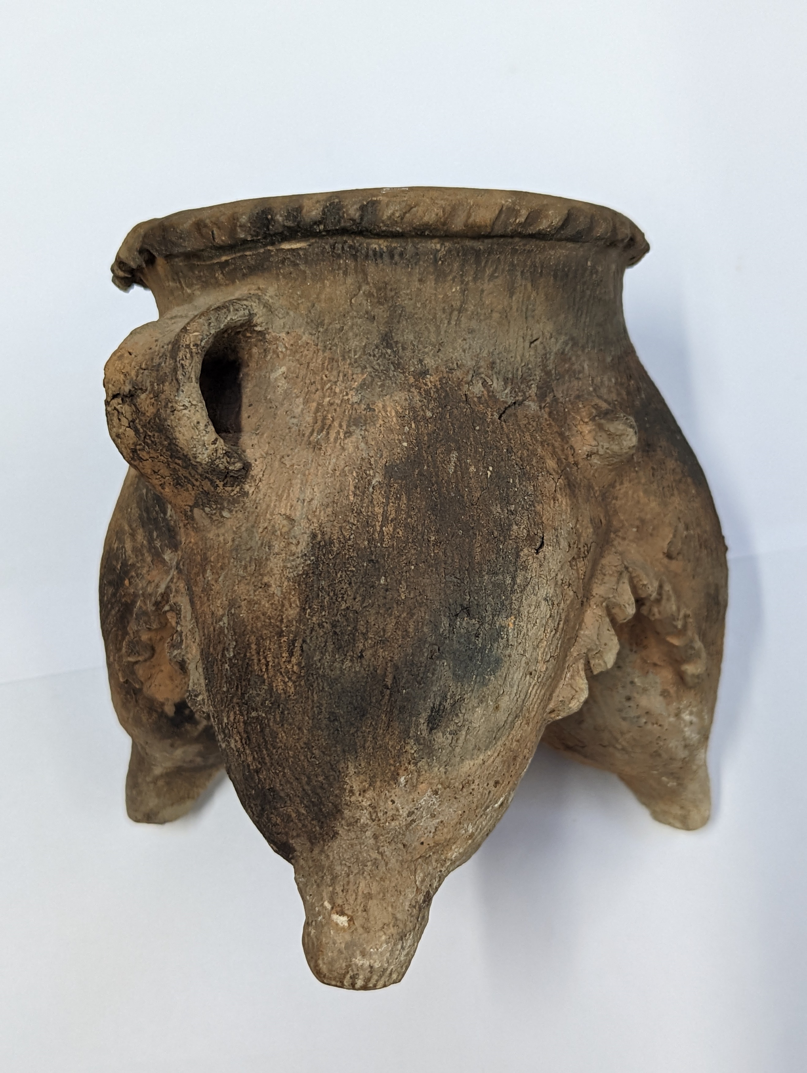 Lot 1 - A CHINESE QIJIA CULTURE POTTERY TRIPOD LI