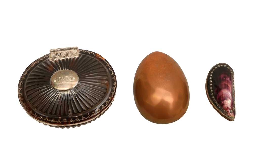 Lot 100 - THREE GEORGIAN SNUFF BOXES