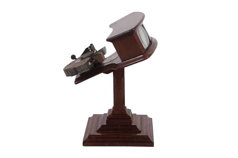 Lot 4 - A Fine Mahogany Kinora Viewer