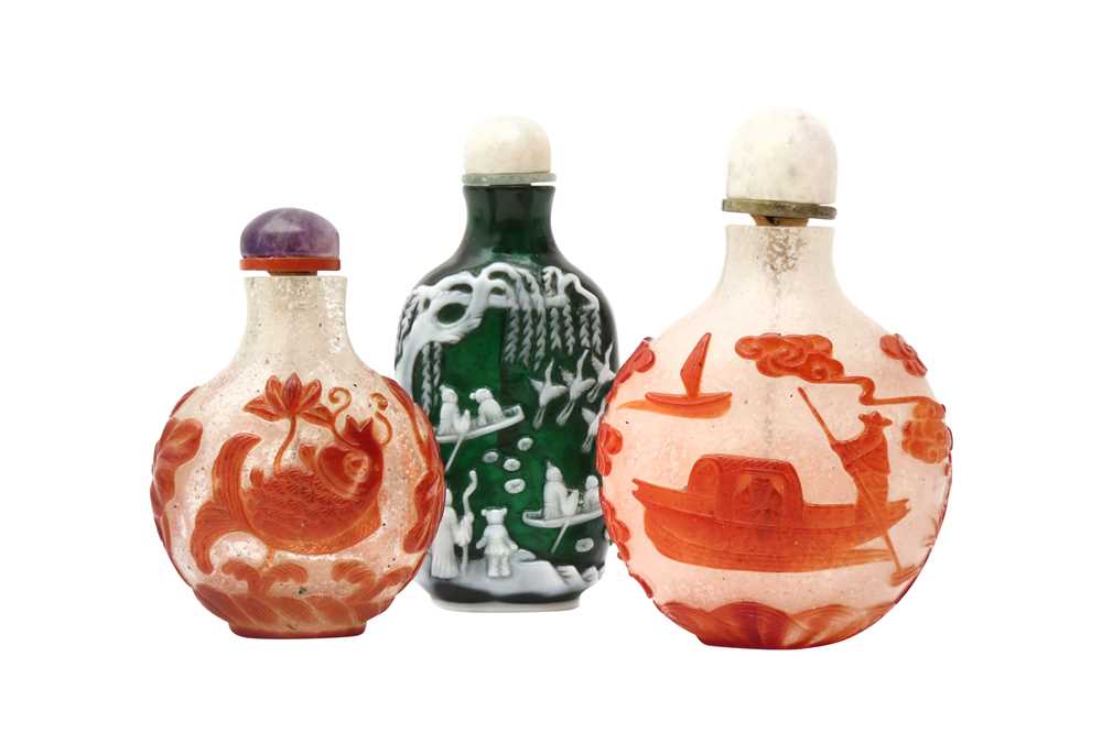 Lot 942 - THREE CHINESE PEKING GLASS SNUFF BOTTLES