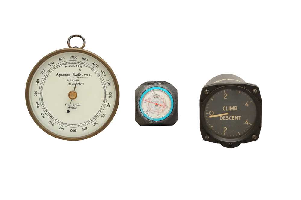 Lot 136 - A SHORT & MASON OF LONDON MARK 2 ANEROID