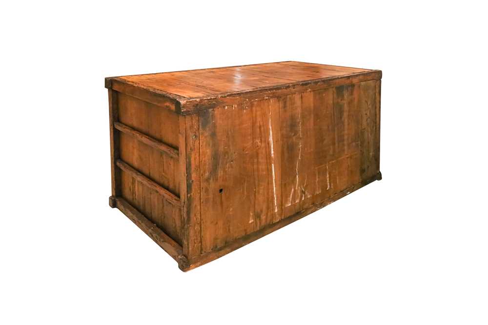 Lot 253 - A JAPANESE CYPRESS-WOOD FUTON TANSU