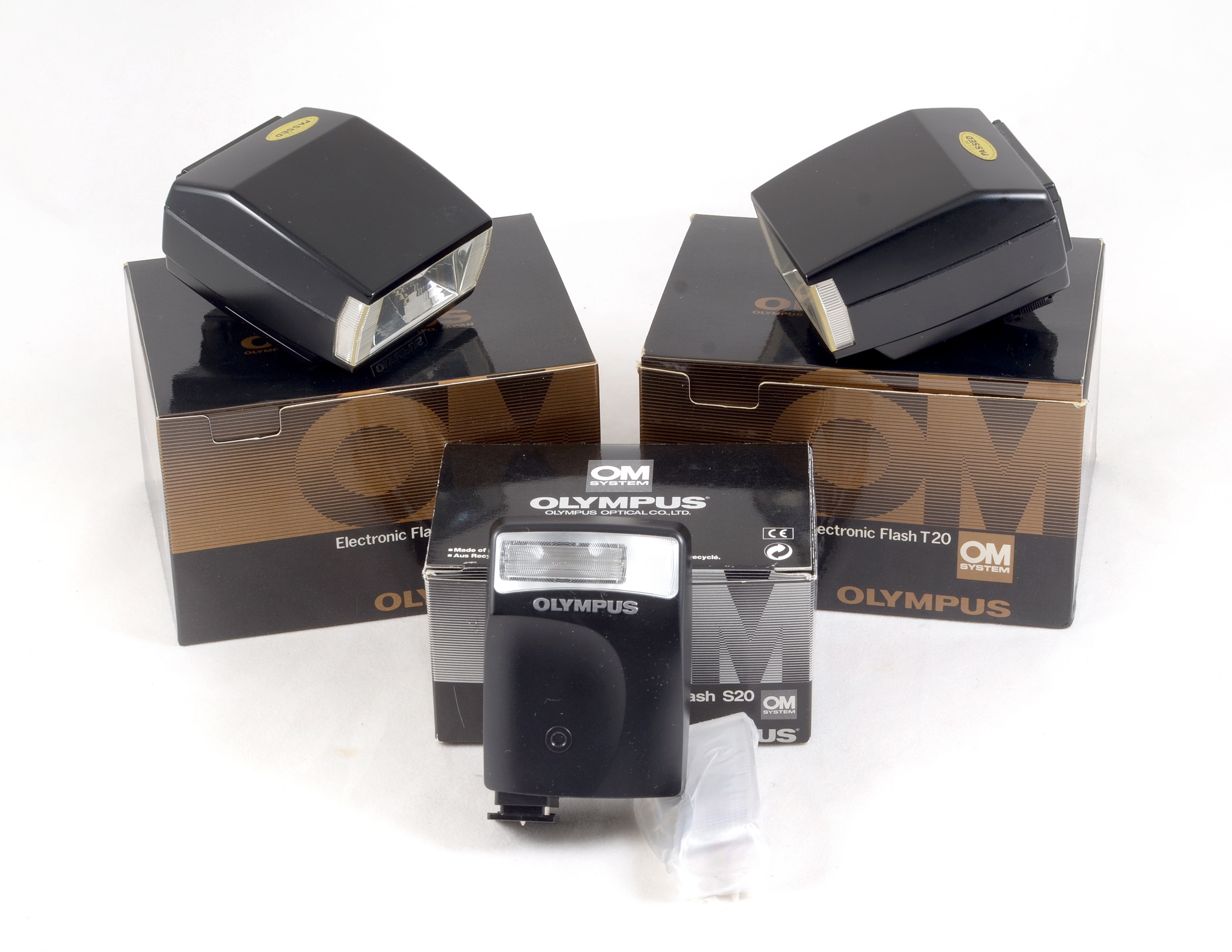 Lot 101 - Three Working Olympus Flash Units.