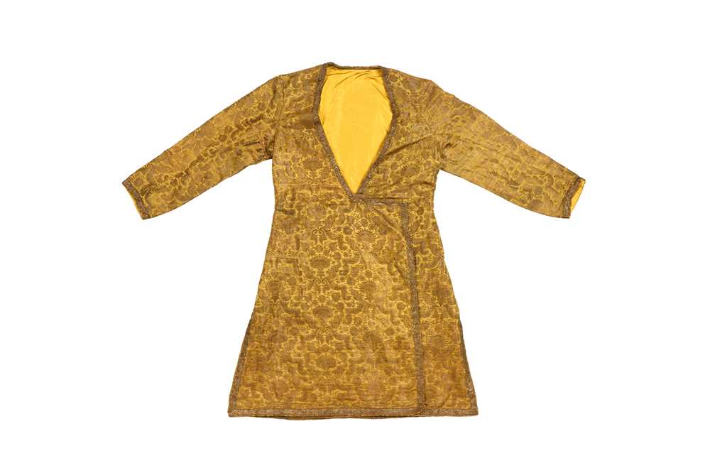 Lot 352 - AN INDIAN SAFFRON-YELLOW BROCADE ANGARKHA