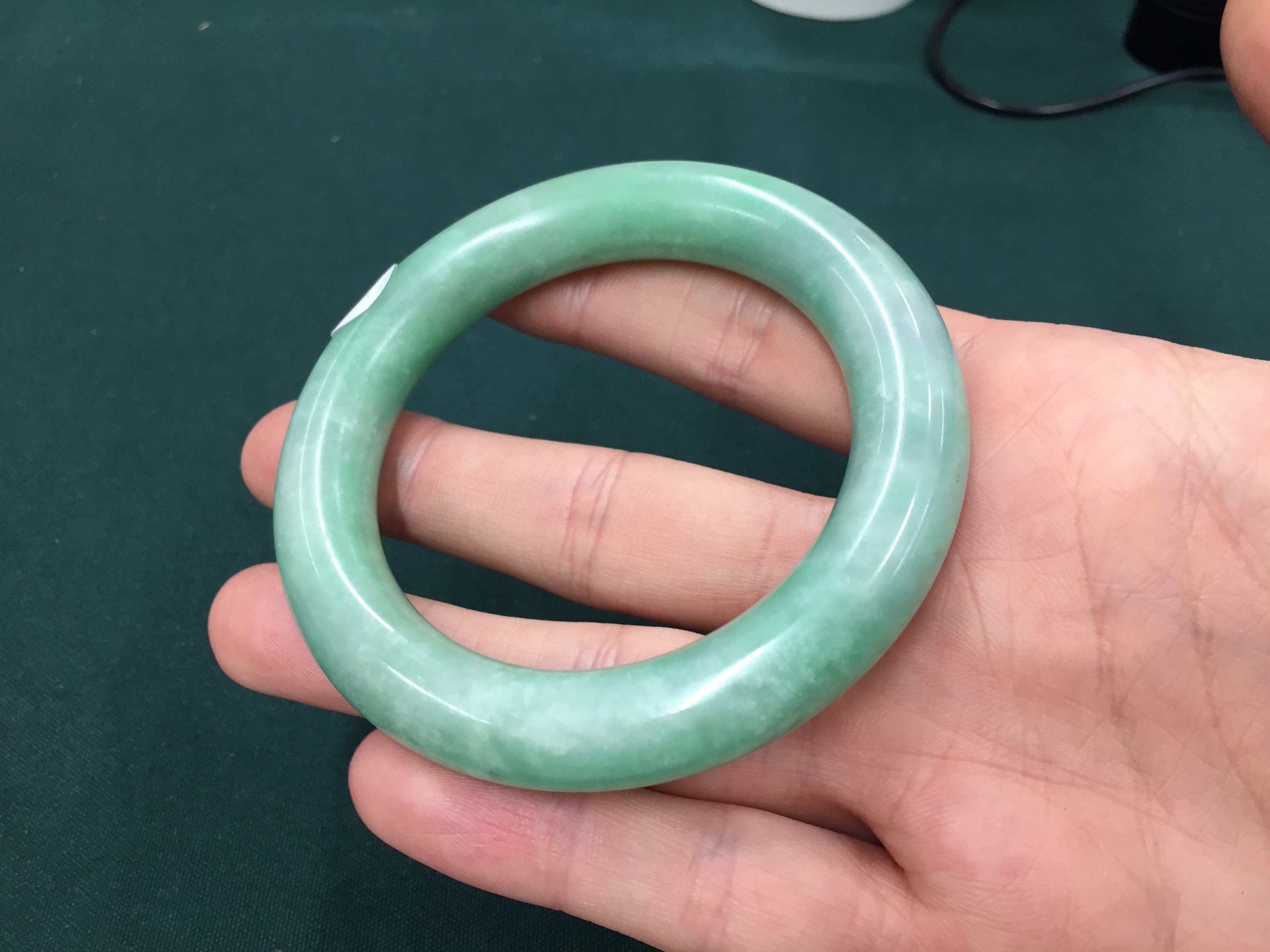 Lot 62 - A CHINESE JADE BANGLE