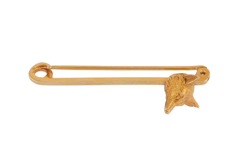 Lot 15 - A FOX'S MASK BROOCH