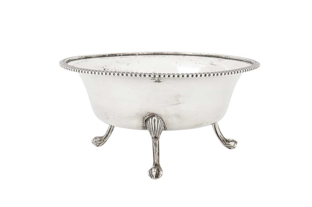 Lot 306 - An Edwardian sterling silver three footed