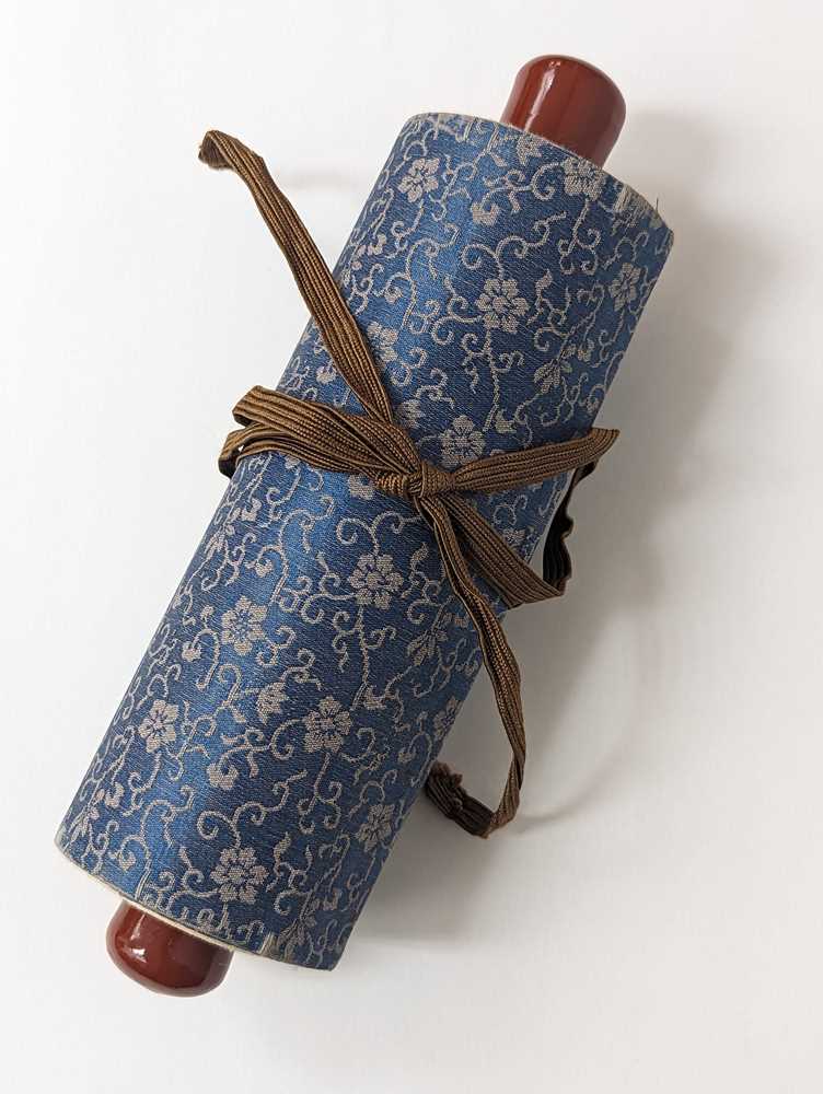 Lot 325 - A JAPANESE HANDSCROLL OF TWELVE EROTIC