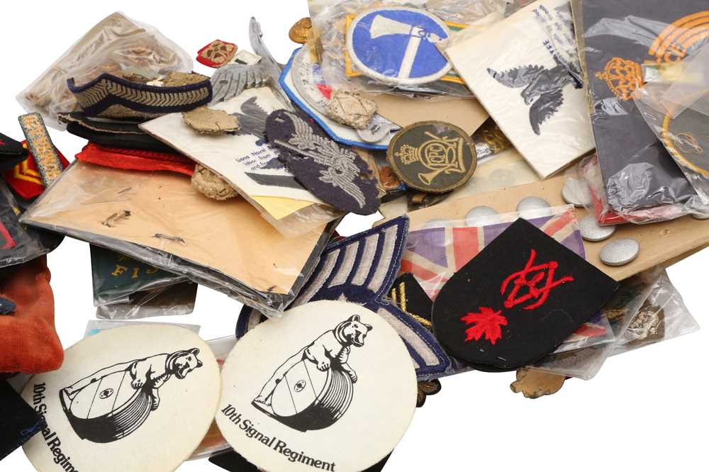 Lot 115 - A QUANTITY OF CLOTH BADGES