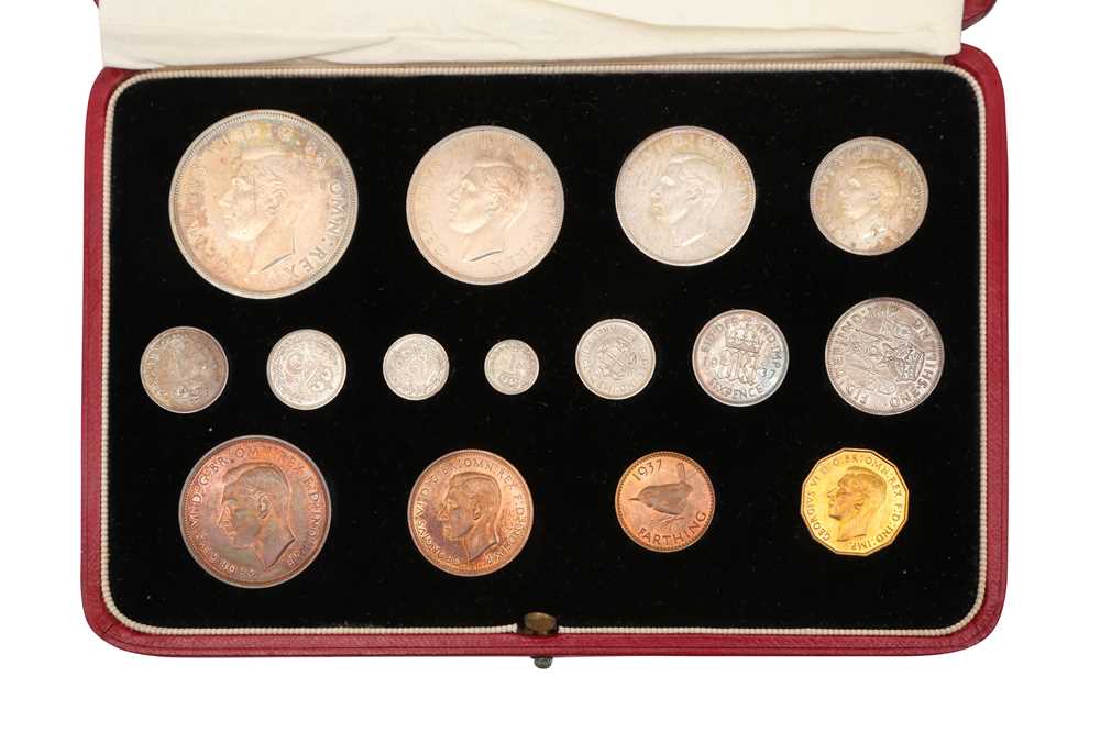 Lot 100 - A CASED SET OF SPECIMEN COINS