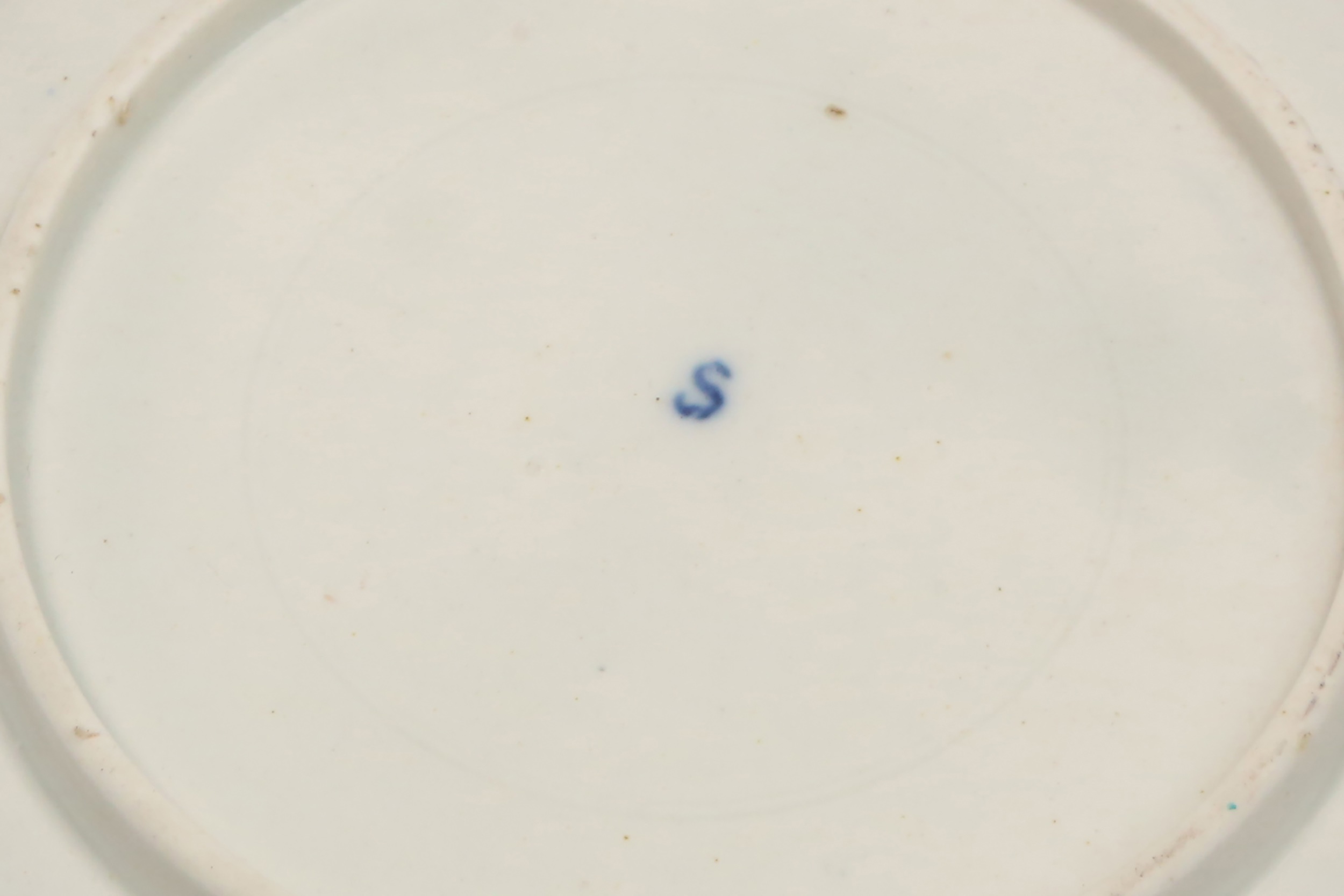 Lot 142 - A GROUP OF CAUGHLEY PORCELAIN ITEMS, CIRCA
