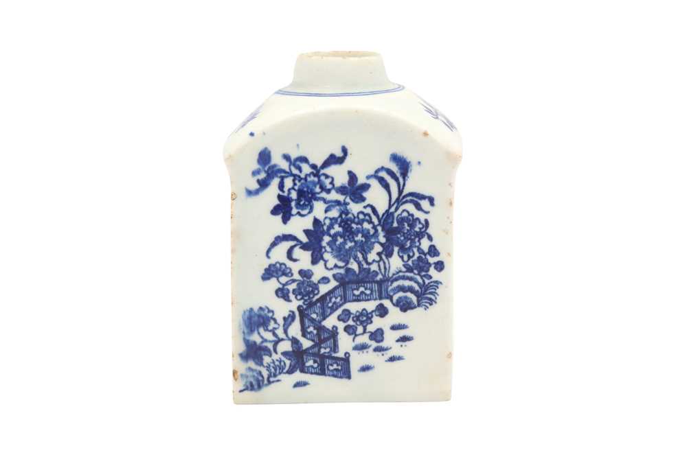 Lot 148 - A LOWESTOFT BLUE AND WHITE PORCELAIN TEA