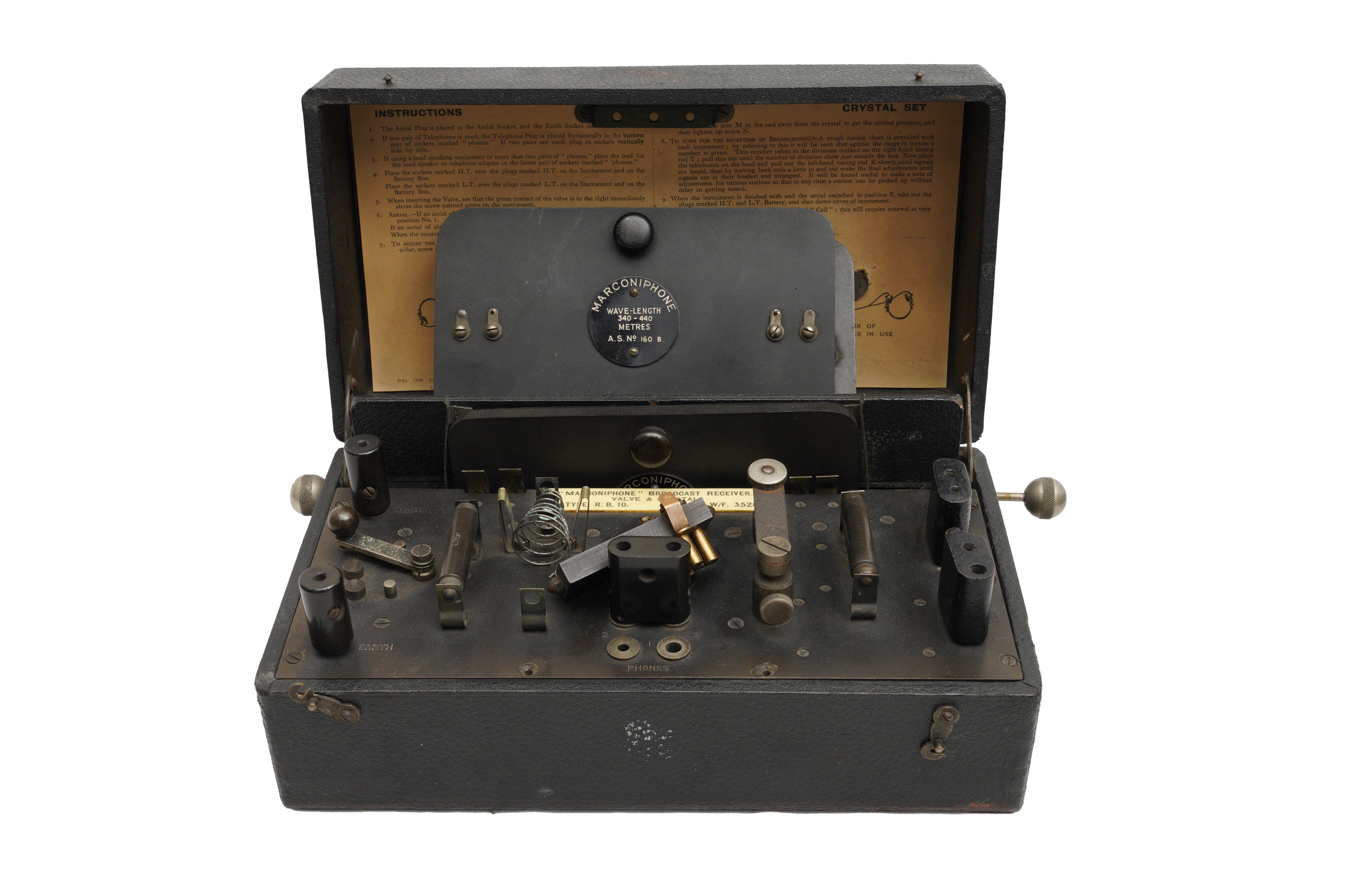 Lot 89 - A "MARCONIPHONE" BROADCAST RECEIVER