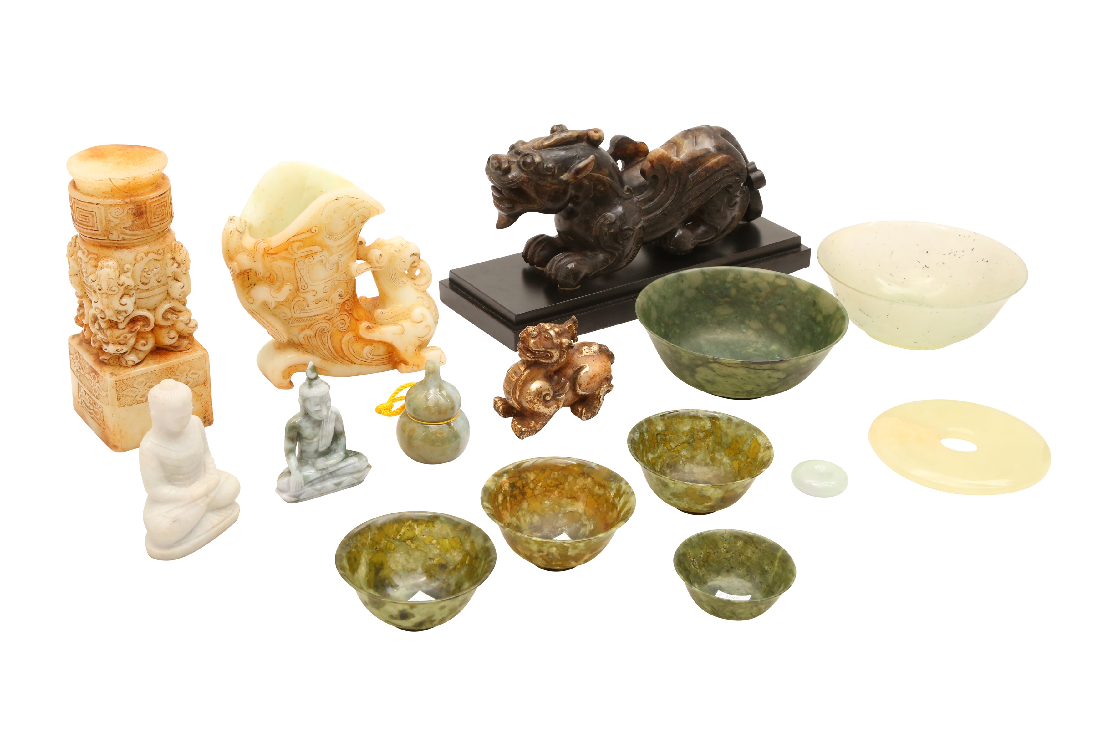 Lot 306 - A GROUP OF CHINESE JADE AND HARDSTONE