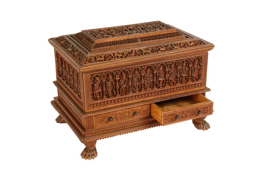 Lot 503 - A FINELY CARVED LARGE SANDALWOOD CASKET WITH