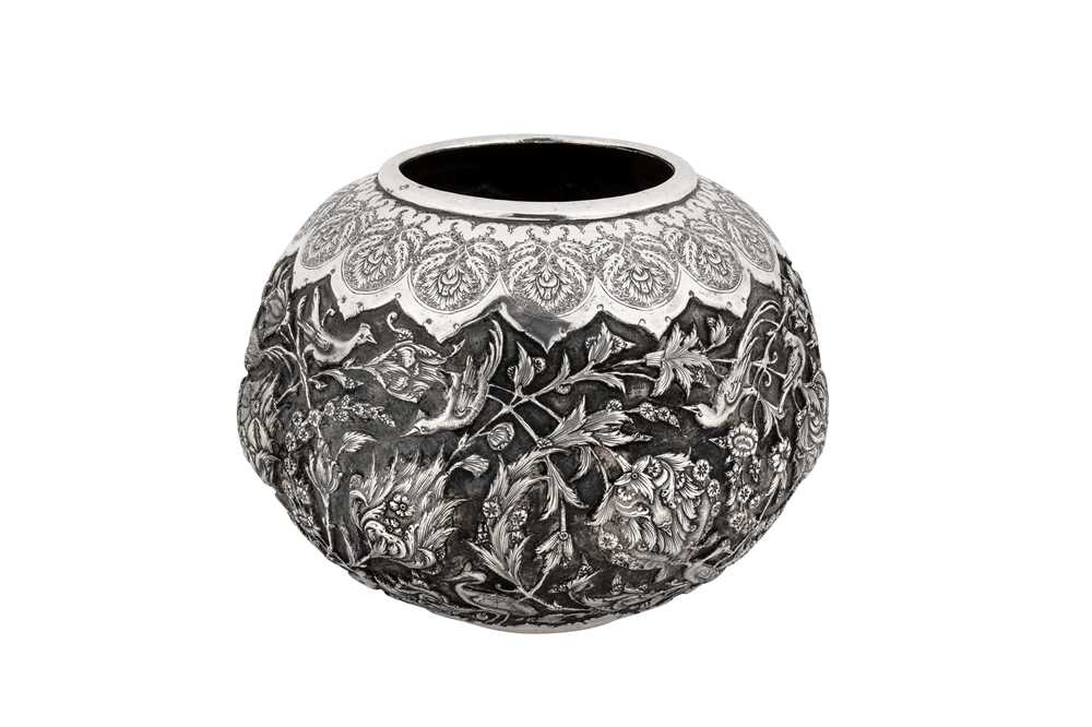 Lot 393 - A MID-20TH CENTURY PERSIAN (IRANIAN) SILVER
