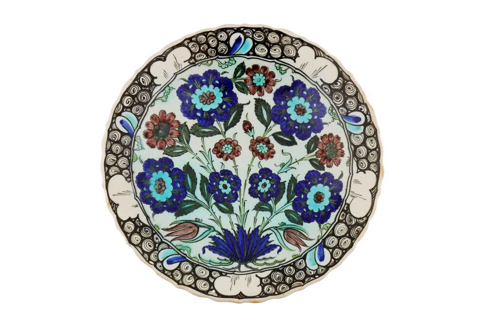 Lot 304 - AN OTTOMAN DAMASCUS-STYLE POTTERY DISH WITH