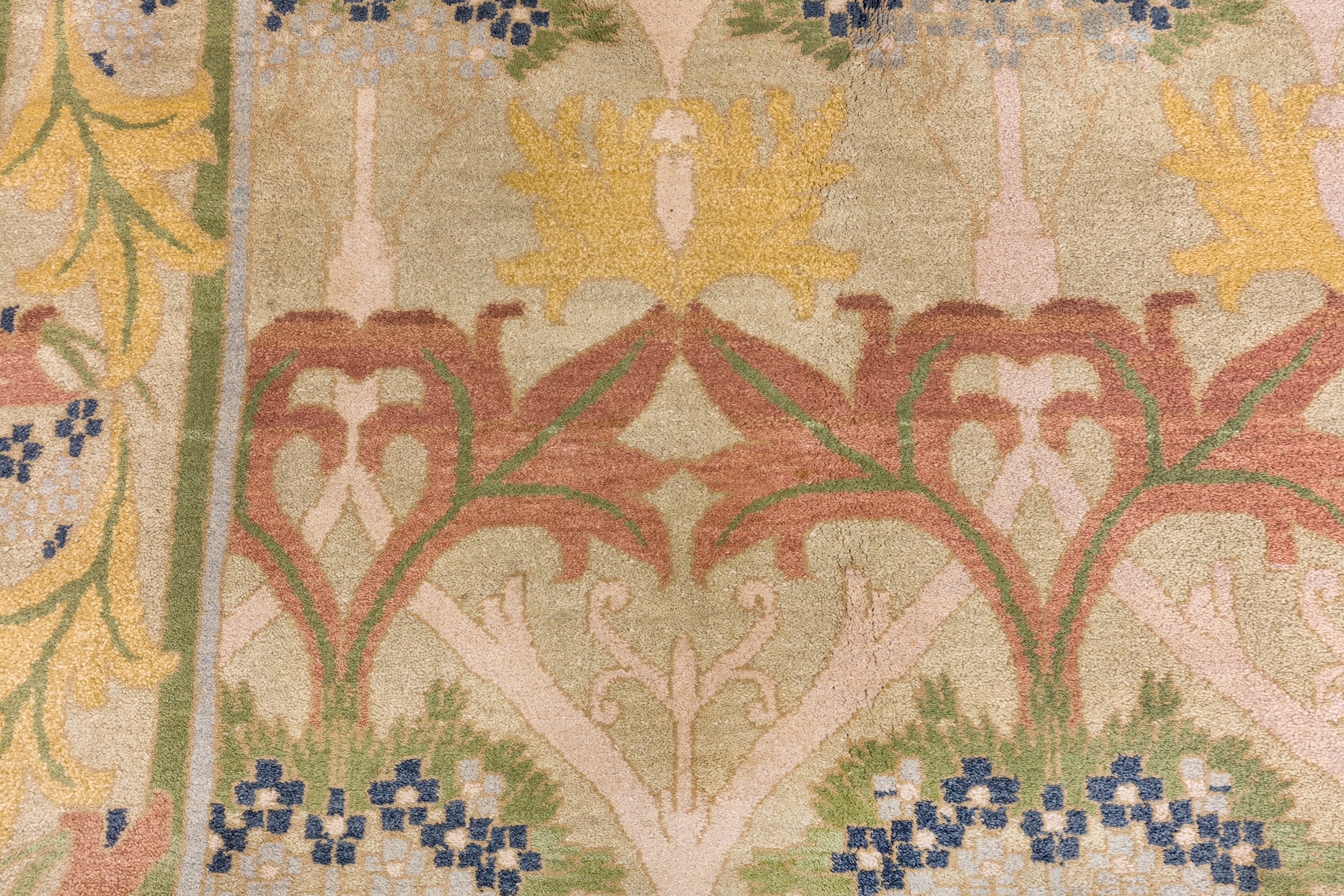 Lot 84 - A FINE ARTS & CRAFTS STYLE CARPET