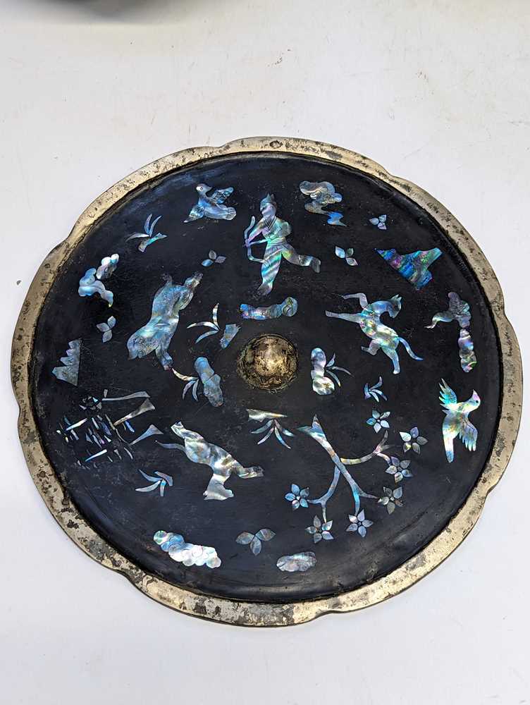 Lot 276 - A CHINESE MOTHER OF PEARL-INLAID LACQUERED