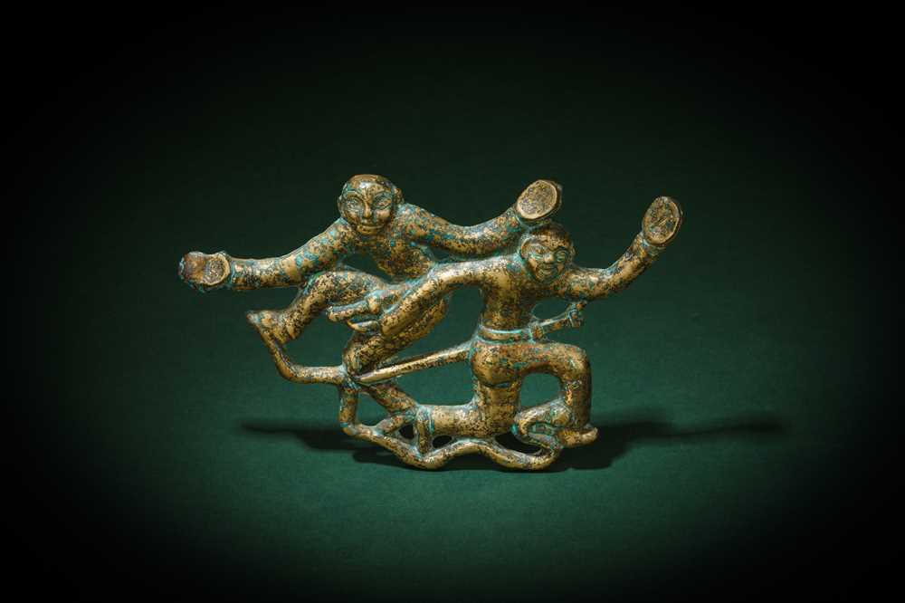 Lot 435 - A CHINESE BRONZE 'TWO DANCERS' PLAQUE