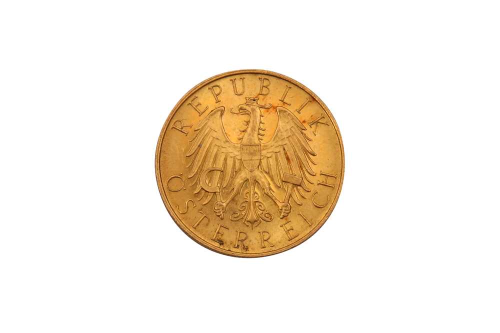 Lot 123 - A 25 SHILLING GOLD COIN DATED 1927