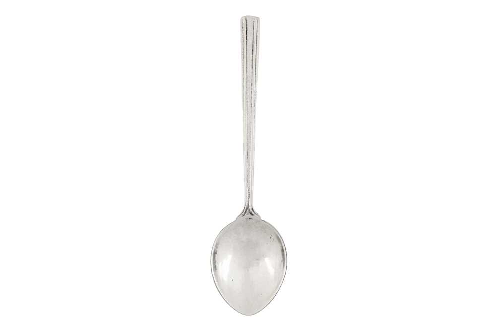 Lot 251 - A George V ‘Arts and Crafts’ sterling silver