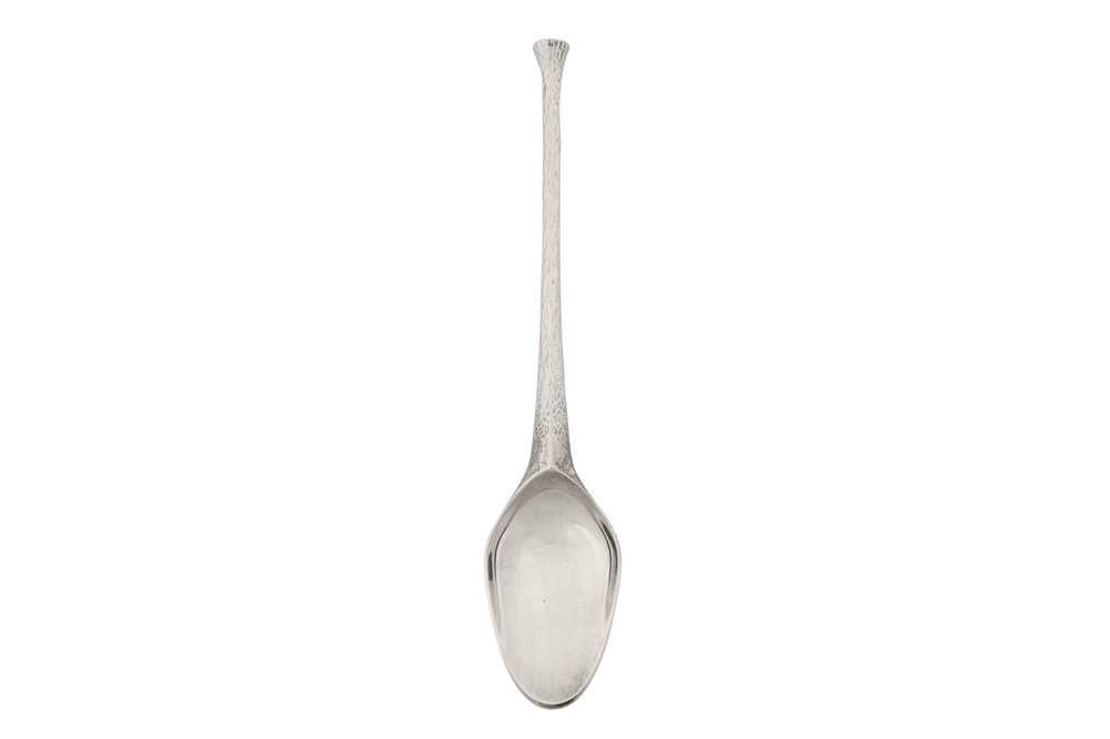 Lot 262 - An Elizabeth II modernist sterling silver