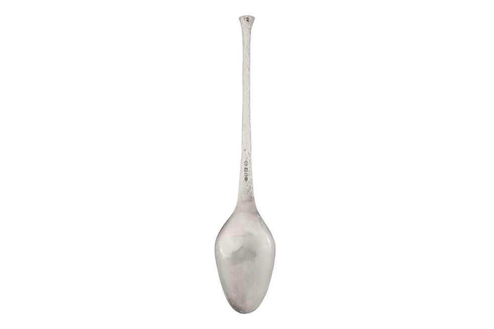 Lot 262 - An Elizabeth II modernist sterling silver