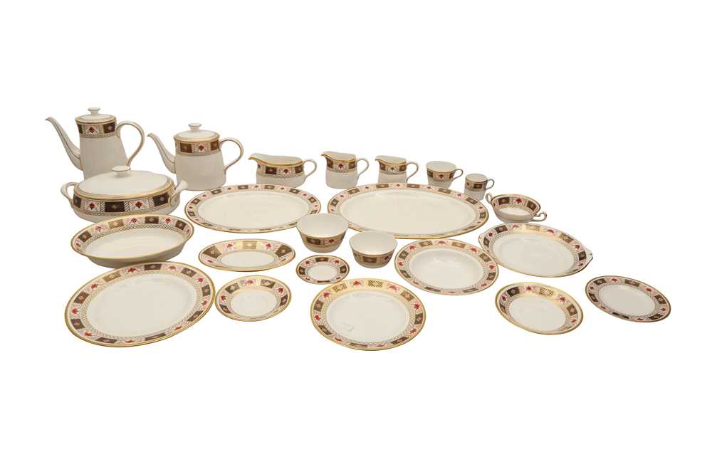 Lot 194 - A ROYAL CROWN DERBY 'DERBY BORDER' PATTERN