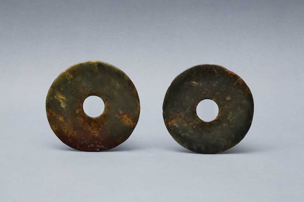 Lot 324 - A SET OF SMALL CHINESE ARCHAIC GREEN AND