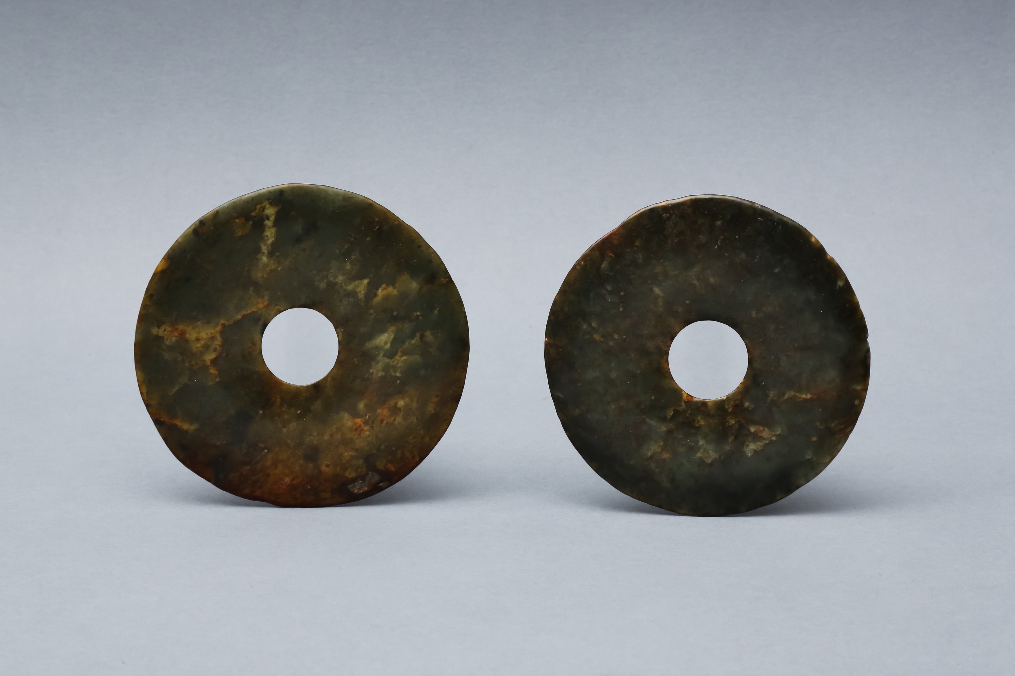 Lot 324 - A SET OF SMALL CHINESE ARCHAIC GREEN AND