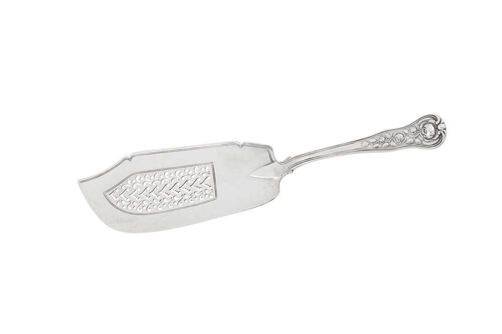 Lot 286 - A George IV sterling silver fish slice,