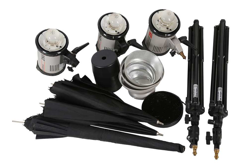 Lot 1237 - A 3-Head Prolinca Studio Flash Lighting