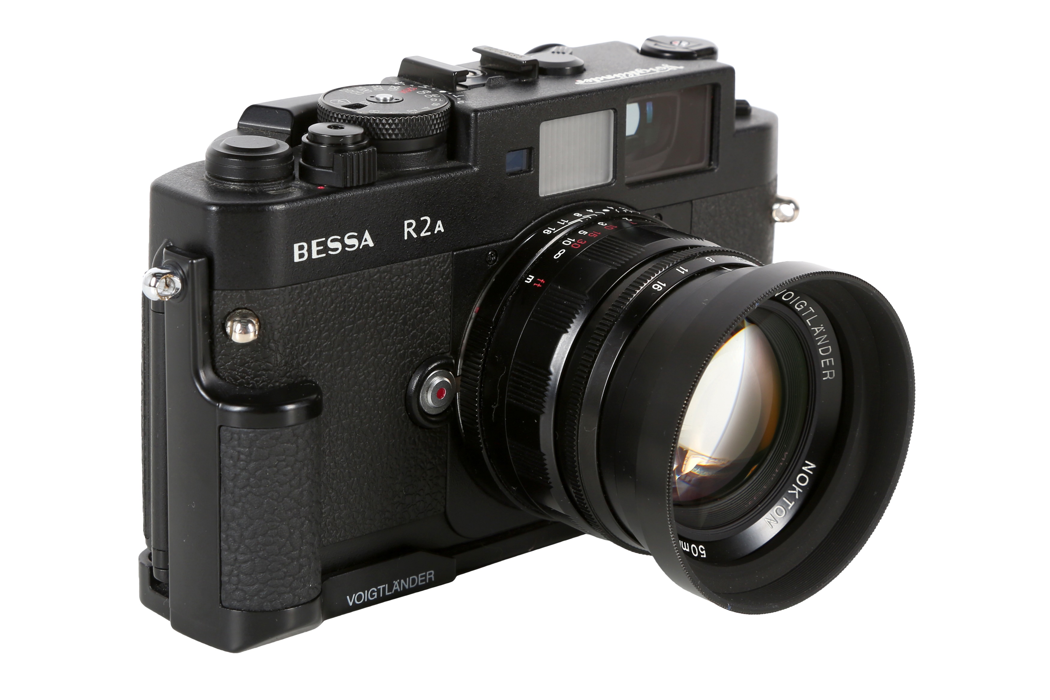 Lot 353 - A Voigtlander Bessa R2A outfit.