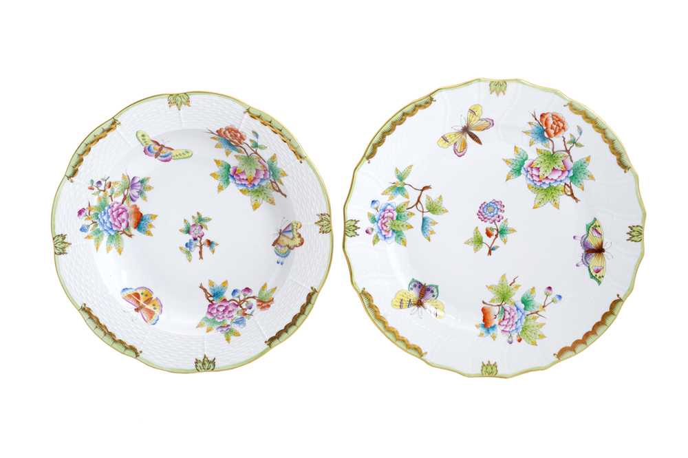 Lot 548 - A PAIR OF HEREND QUEEN VICTORIA PATTERN