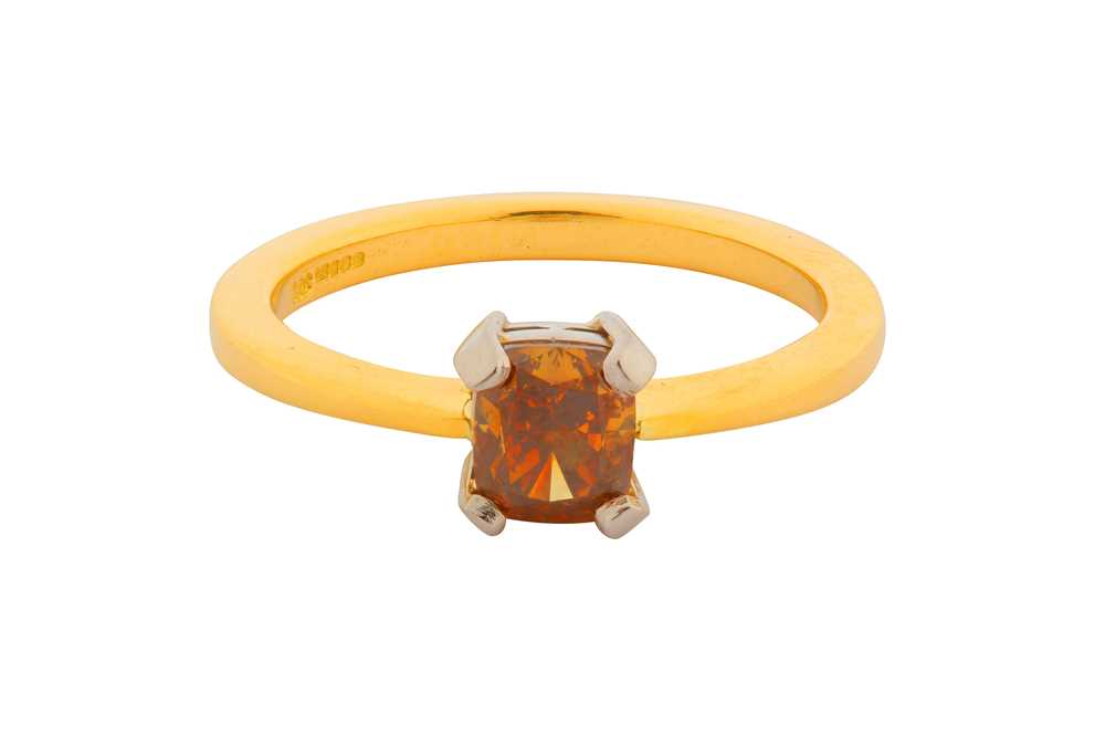 Lot 172 - A FANCY ORANGE DIAMOND SINGLE-STONE RING
