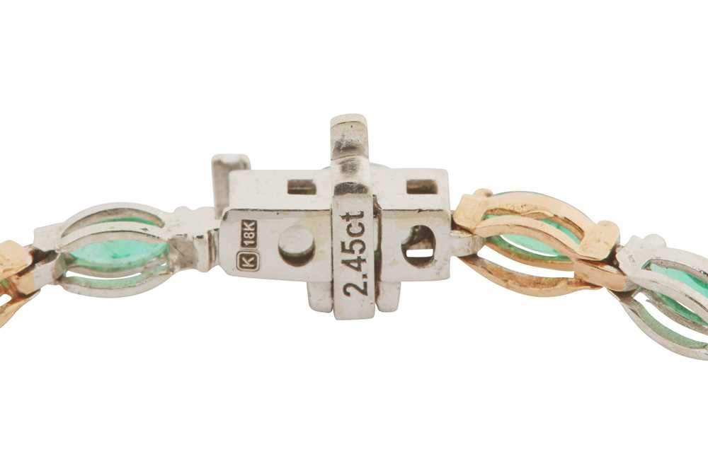 Lot 82 - AN EMERALD LINE BRACELET
