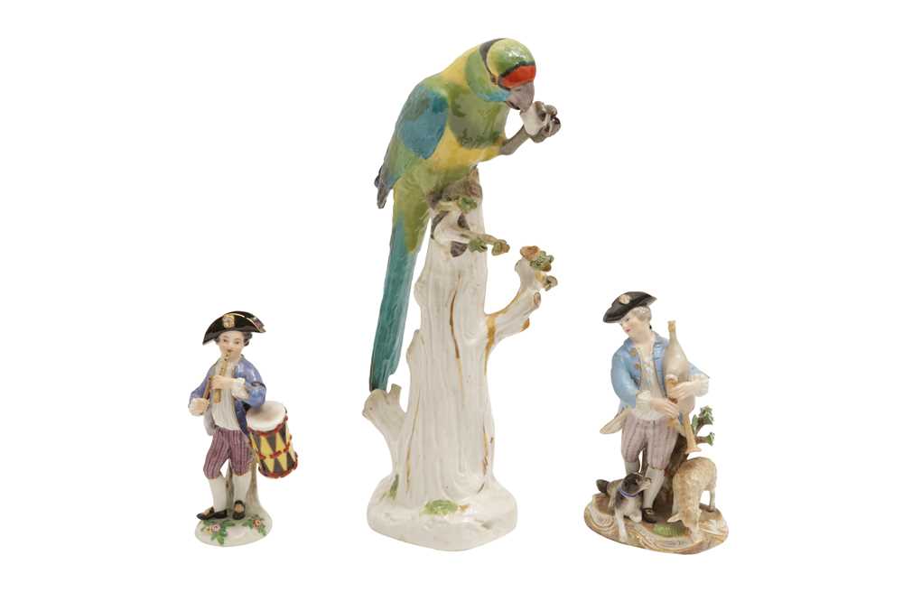 Lot 557 - A 19TH CENTURY DRESDEN PORCELAIN FIGURE OF
