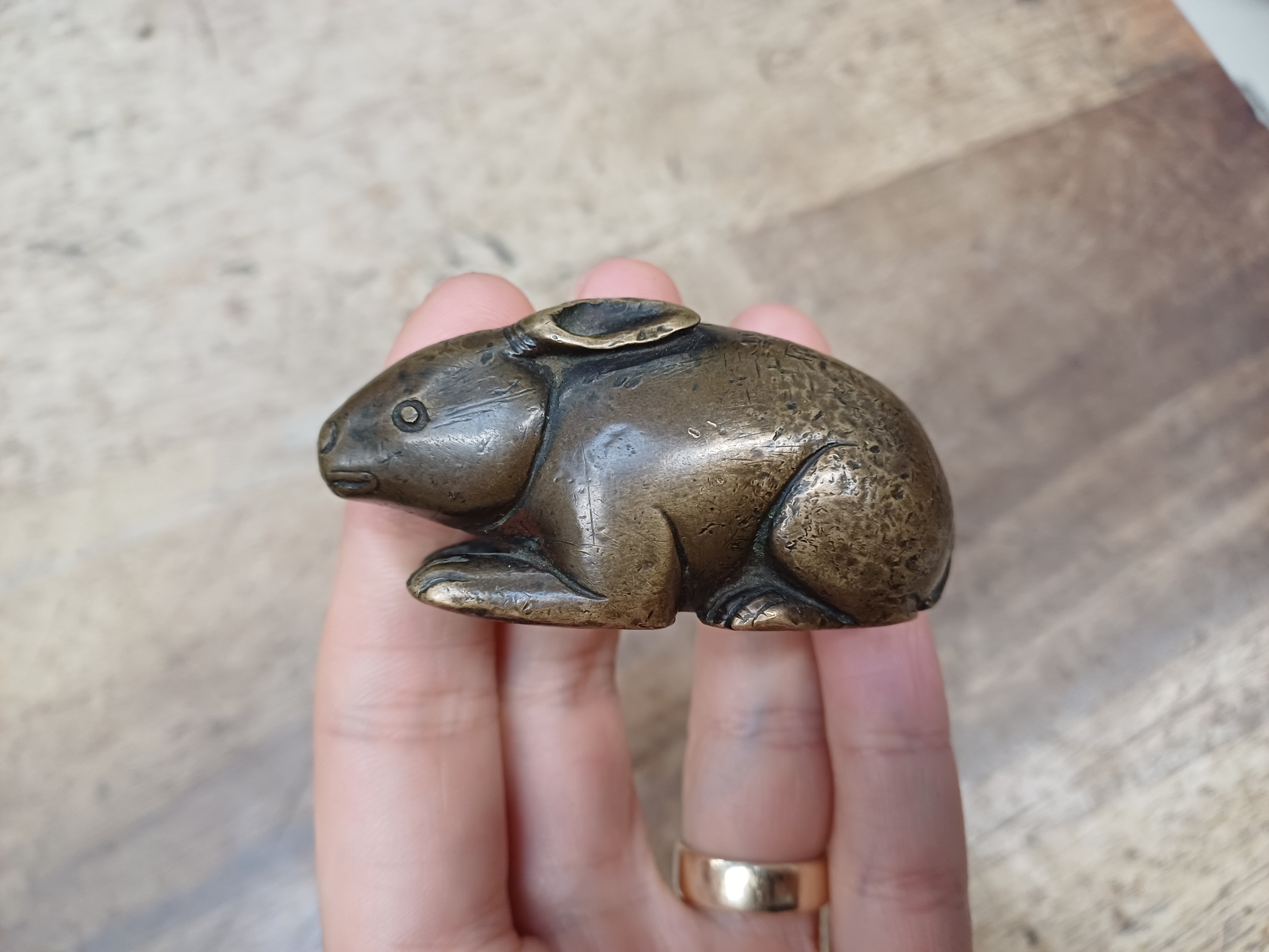 Lot 162 - A CHINESE BRONZE 'RABBIT' SCROLL WEIGHT