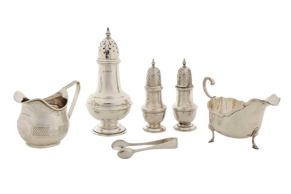 Lot 550 - A George III sterling silver milk jug,