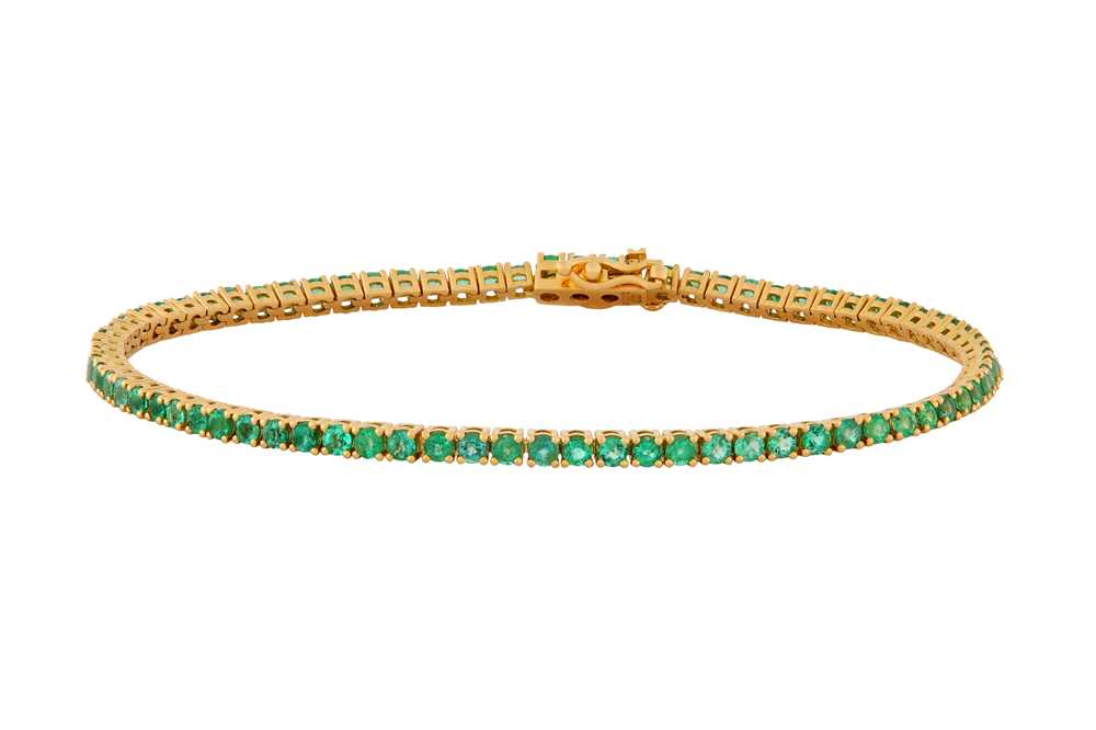 Lot 56 - AN EMERALD LINE BRACELET